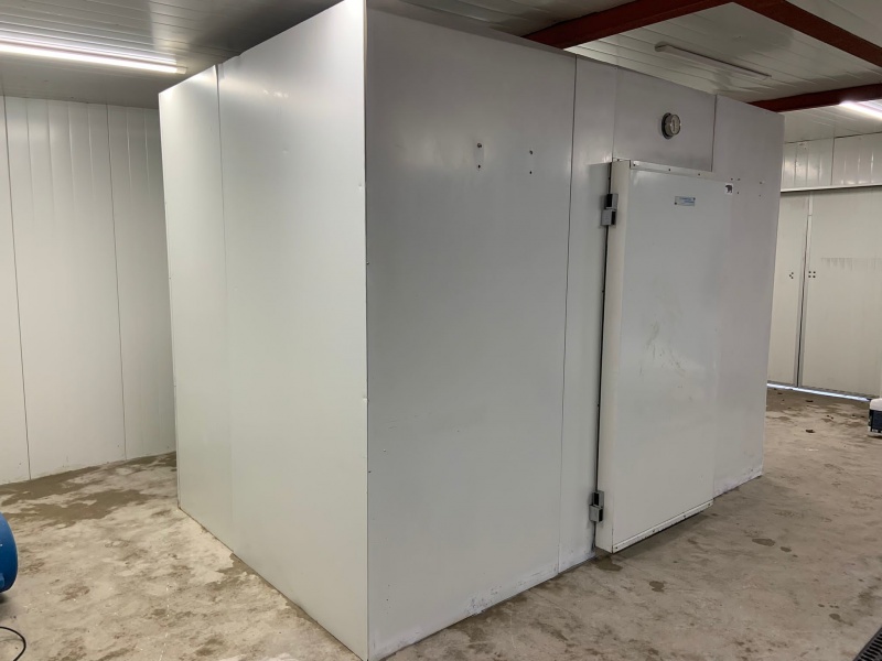 Koelcel met hangwerk 330 x 200 x 250 cm voor slagers en jagers ...